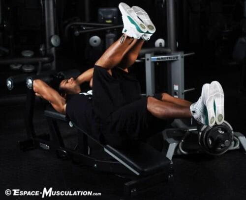 5 variantes du crunch pour se muscler les abdominaux et les obliques