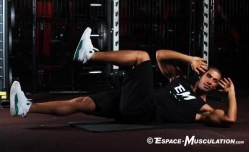 5 variantes du crunch pour se muscler les abdominaux et les obliques