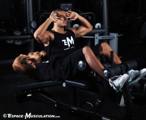 5 variantes du crunch pour se muscler les abdominaux et les obliques